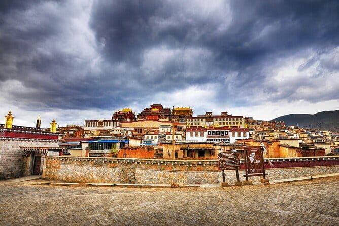 Private tour Songzanlin Monastry & Tibetan lunch from Zhongdian - The Scenic Meadow and Hiking