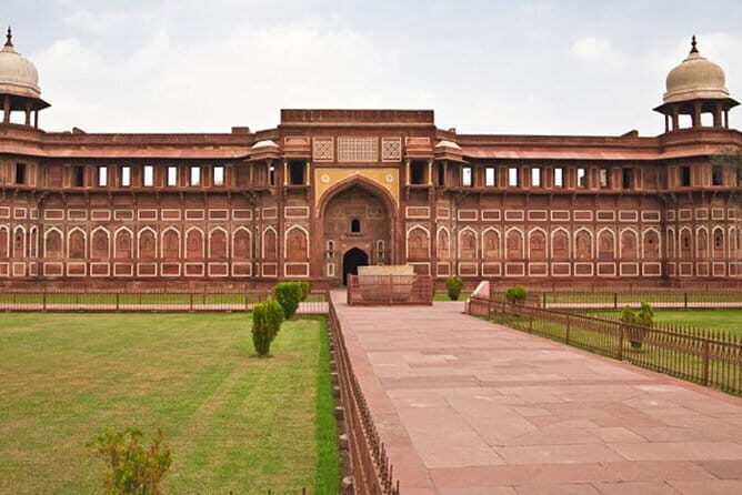 Private tour to Agra with Taj Mahal & Agra Fort - Visiting the Taj Mahal