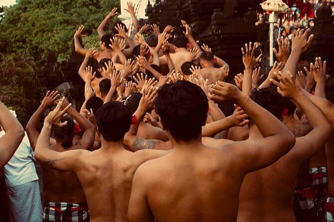 Private Tour to Uluwatu and Kecak Fire Dance and Jimbaran Bay - Discovering Uluwatu Temple: An Ocean-High Clifftop Wonder