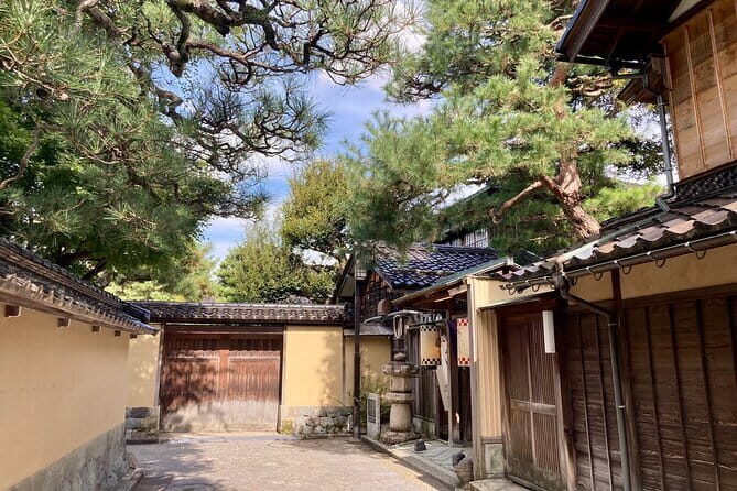 Private walking Tour of Kanazawa's Historical Districts 4h - Why This Tour Gets Rave Reviews