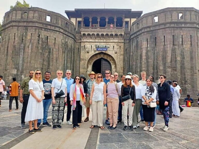 Pune: Old City & Camp Cultural Walking Tour with Local Snack