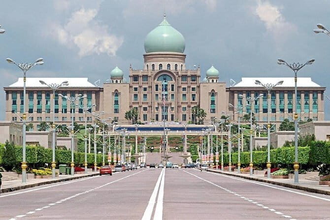 Putrajaya City & Batu Caves Tour with Professional Tour Guide - Who Should Consider This Tour?