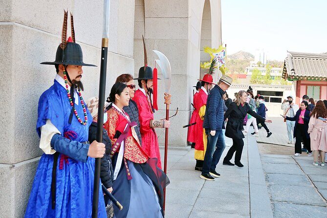 Royal Palace and Traditional Villages Wearing Hanbok Tour - Who Will Love This Tour?
