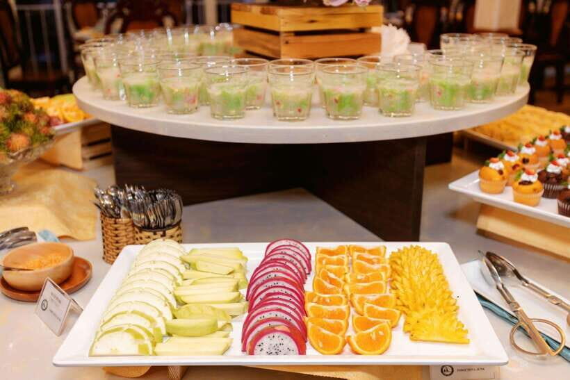 Saigon: Private table on board in a Luxury Cruise - A Scenic One-Hour Cruise with Stunning Night Views