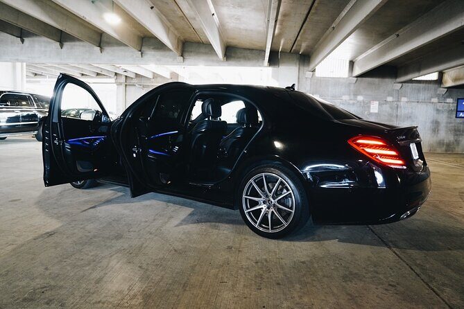 Seattle Departure Chauffeur Driven Airport Transfer by Executive Sedan - What to Expect on Your Journey