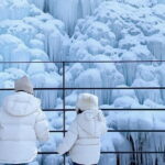 Seoul : Gamaksan & IceWall Cafe & Hanok Village & Jingwansa - Transportation & Guide