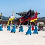 Seoul: Gyeongbok-gung Walking tour with coin lunchbox - Exploring Seochon Hanok Village
