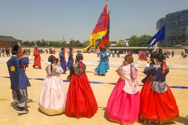 Seoul: Gyeongbok Palace and Bukchon Hanok Walking Tour - Gyeongbokgung Palace: The Heart of Joseon