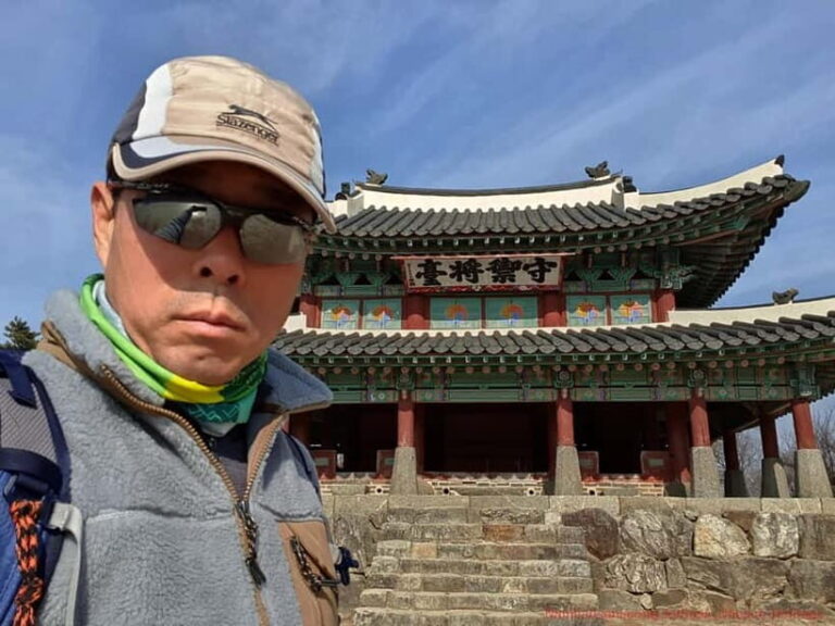 Seoul: Royal Tombs & Namhansanseong Fortress Tour - Exploring the Royal Tombs of the Joseon Dynasty