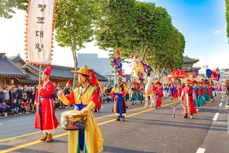 Seoul: The 62nd Suwon Hwaseong Cultural Festival Day Tour