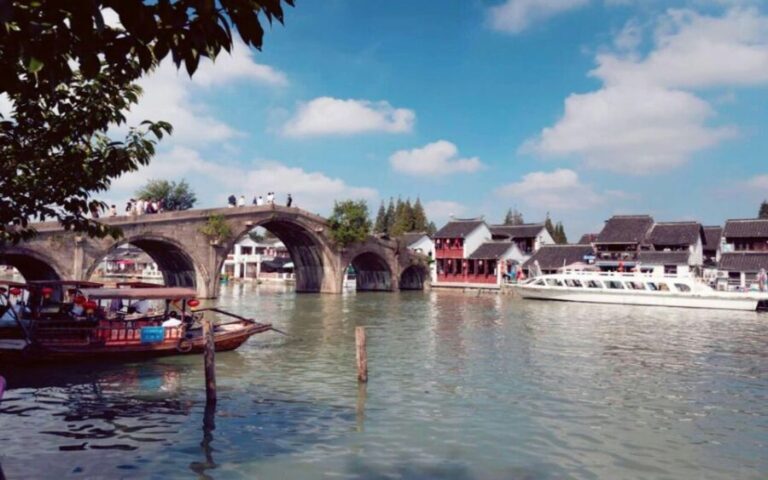 Shanghai Highlights and Zhujiajiao Water Town Private Tour