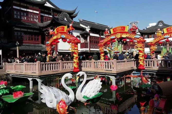 Shanghai Private Tour of Jewish Refugees Museum and Cruise on Huangpu River - Yuyuan Old Street and Dim Sum Lunch