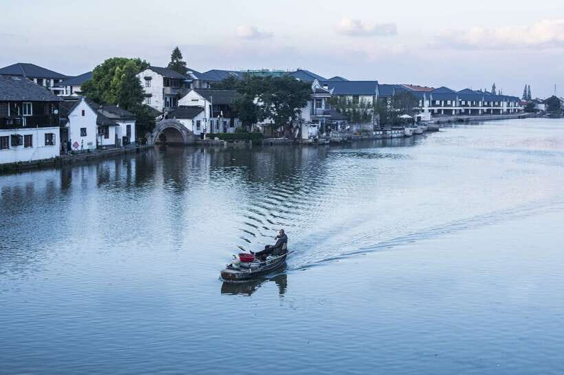 Shanghai Seven Treasure Town & Zhujiajiao Water Town Tour - What to Expect from Your Experience
