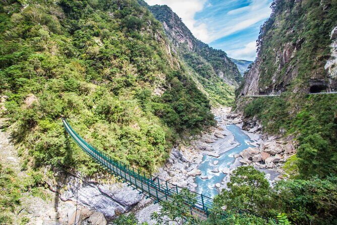 Shared Full Day Tour of Hualien Taroko National Park from Taipei - The Practical Side: Transportation, Food, and Group Dynamics