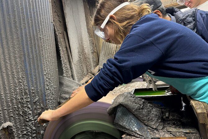 Sharpening your Knife at A Sharpener's Factory in Osaka - The Experience Begins: From Arrival to Engagement