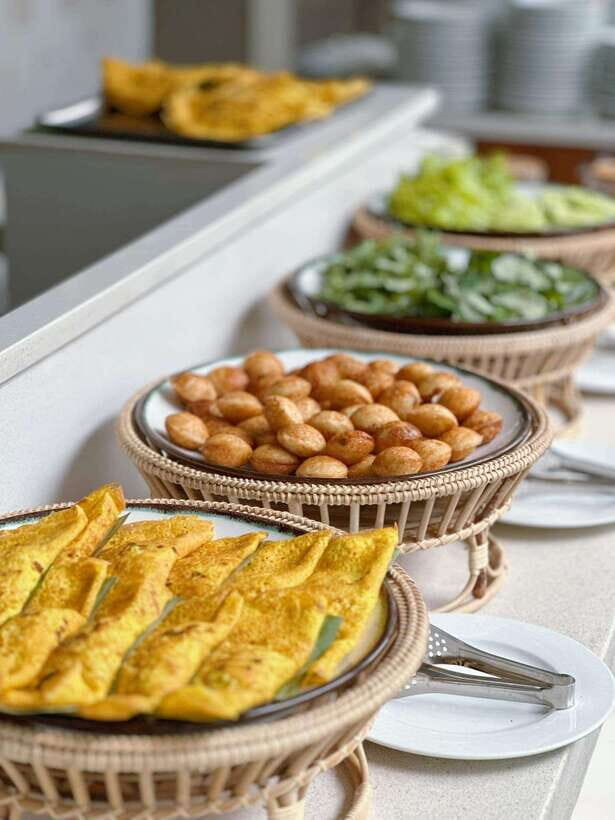 Siem Reap: Apsara Dance Show with Buffet Dinner & Tuk-Tuk... - Who Will Love This Tour