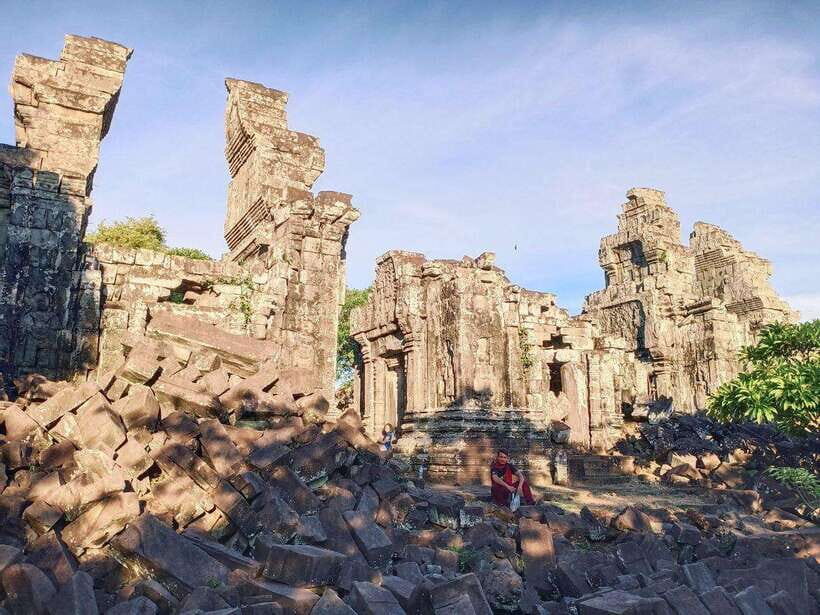 Siem Reap: Phnom Bok Mountain and Grand Circle Temples Tour - Exploring the Temples in Detail