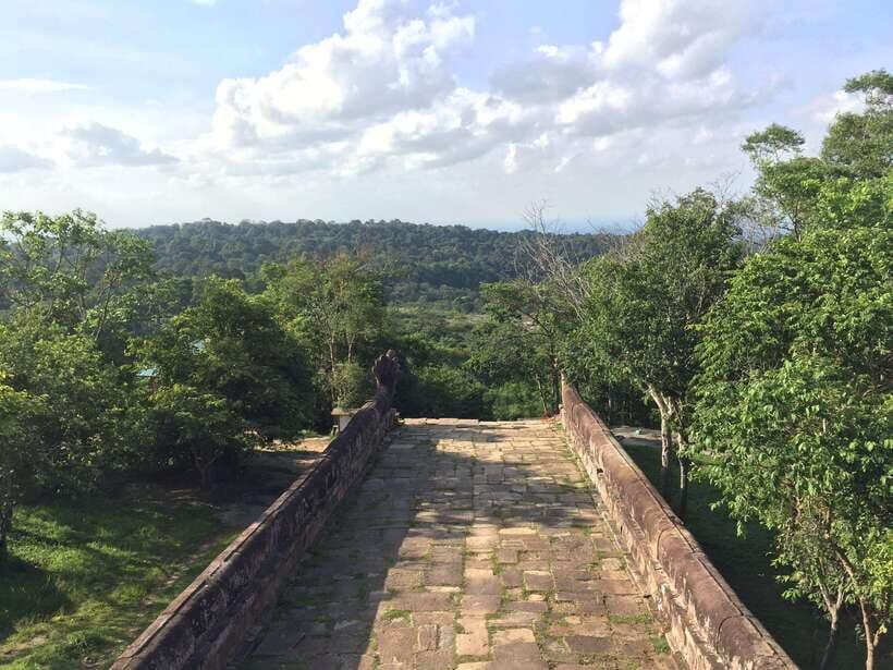 Siem Reap: Preah Vihear Temple Day Trip with Guide - Visiting and Exploring the Site