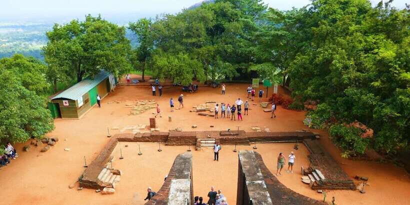 Sigiriya: Dambulla Cave Temple Day Tour From Colombo - Visiting Dambulla’s Cave Temple: A Peaceful Art Sanctuary