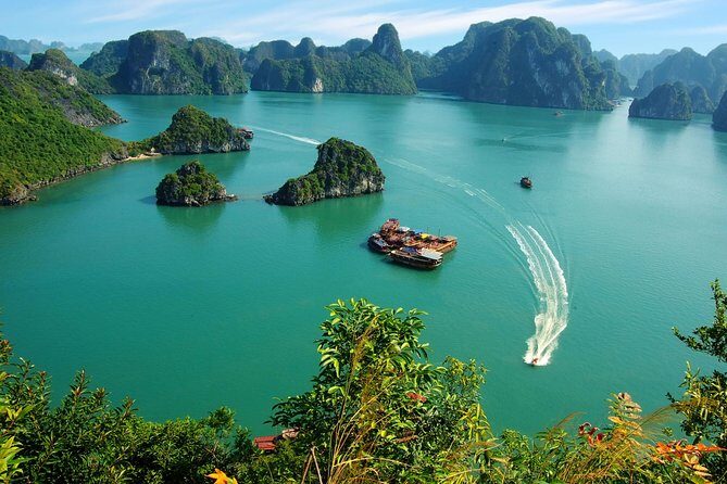 Signature Royal Cruise Halong Bay 2Days 1Night on 5 Star Cruise - What Makes This Cruise Stand Out?