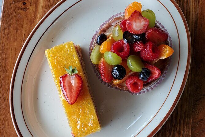 Sit & Snack by Best Detroit Walking Tours - Exploring Detroit from a Cozy Seat