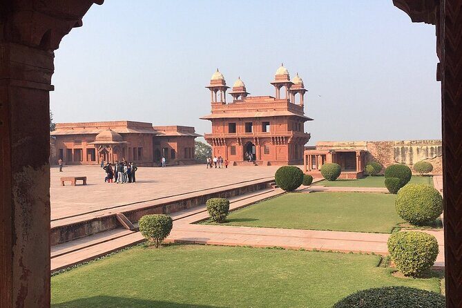 Skip The Line: Sunrise Taj Mahal & Agra Tour from Jaipur - All Inclusive - Stop 1: Fatehpur Sikri – A Brief Cultural Break
