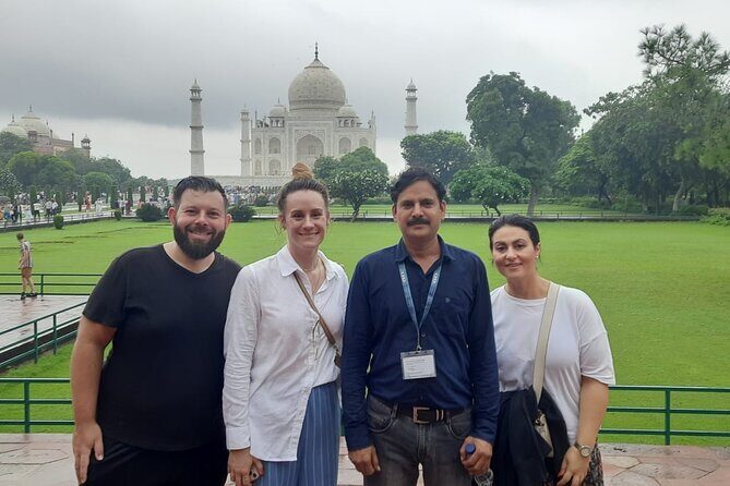 Skip the line Taj Mahal, Agra Fort, and Baby Taj Tour from Delhi - Meeting Your Guide and Visiting the Taj Mahal