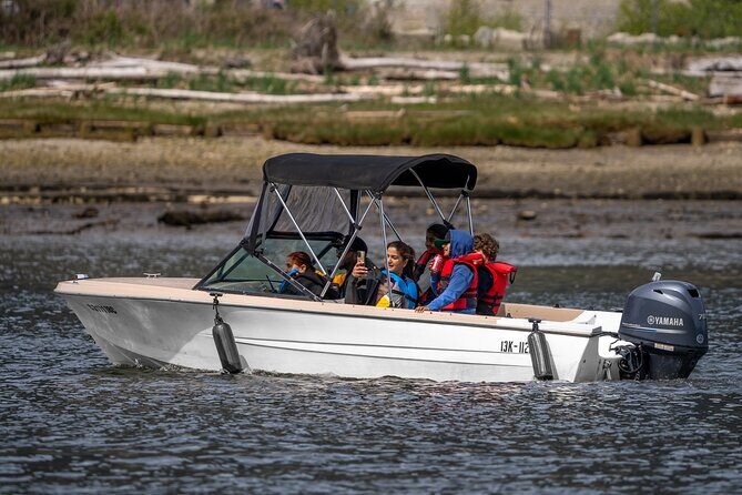 Squamish 4hr Rental 17ft Fiberglass Hourston with 70HP Engine - Analyzing the Value