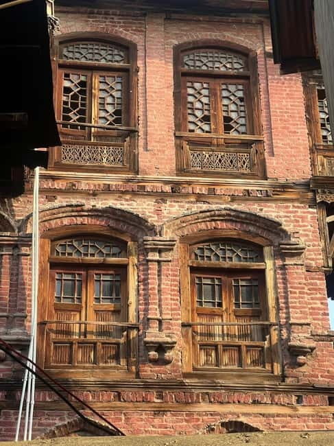 Srinagar Old City Heritage Walking Tour with Kahwa Tea - A Closer Look at the Itinerary and Experience