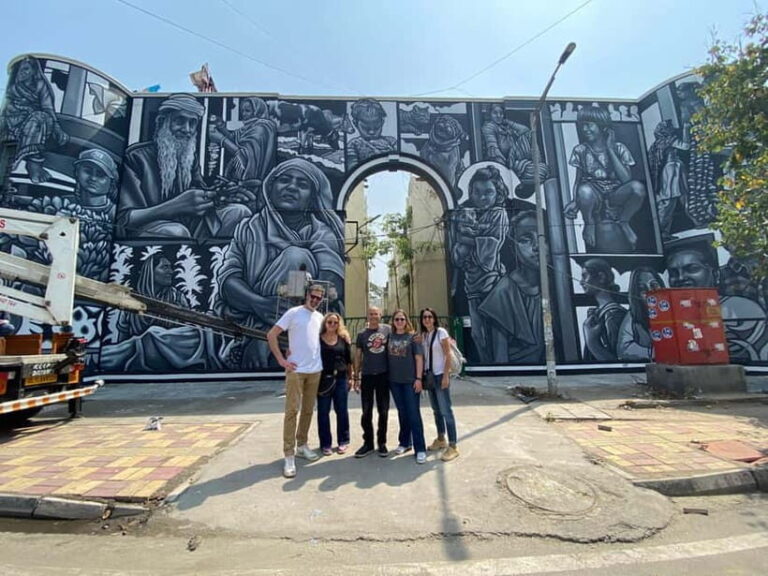 Street Art Walk & Lodhi Gardens with Chai & Food - Key Points