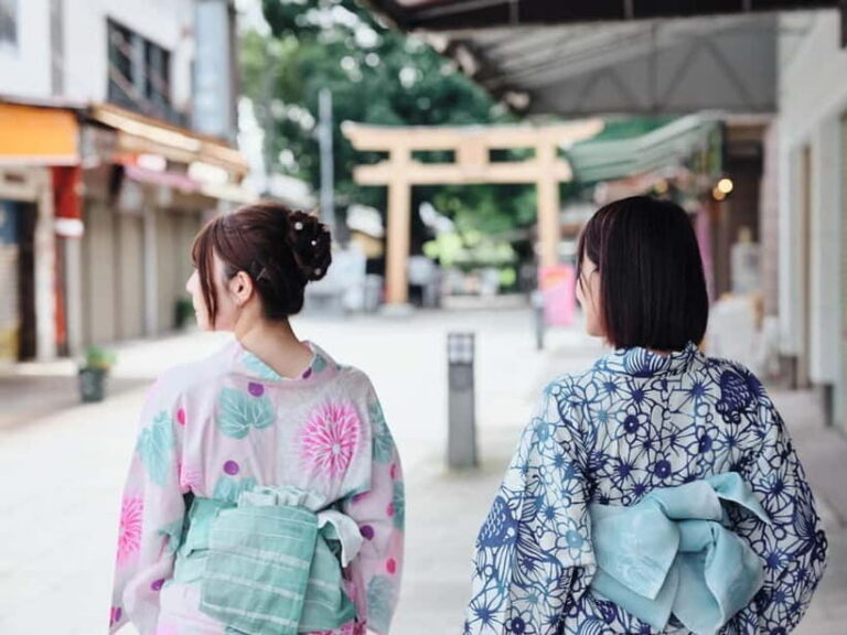 SuizenjiKimono Experience with photo shoot - Taking Photos and Exploring Suizenji Park