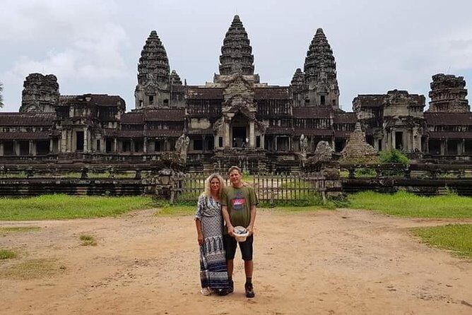 Sunrise Angkor Wat, Bayon and Ta Prohm -Share Tour (half day) - Mid-Morning Refresh: Srah Srang and Breakfast