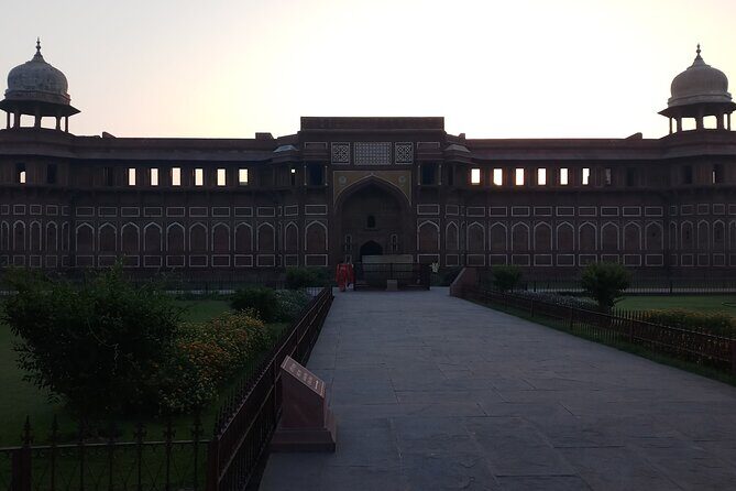 Taj Mahal and Agra Fort Tour By Fastest Train - Gatiman Express - First Stop: The Taj Mahal