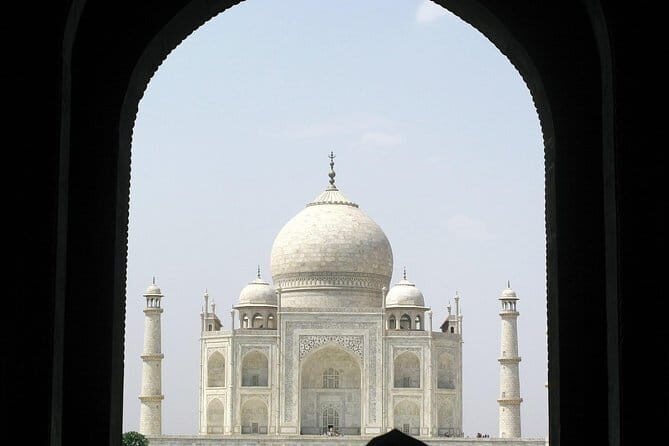 Taj Mahal Day Trip Including Same Day Flights from Mumbai - Visiting the Taj Mahal