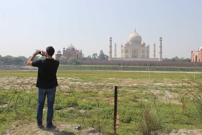 Taj Mahal One Day Tour From Delhi By Car - Arriving in Agra: The Heart of the Tour