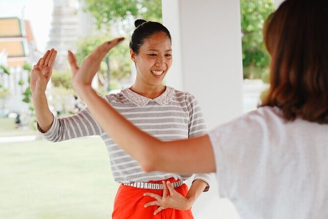Thai Dance Class at Wat Arun - What Happens During the Class