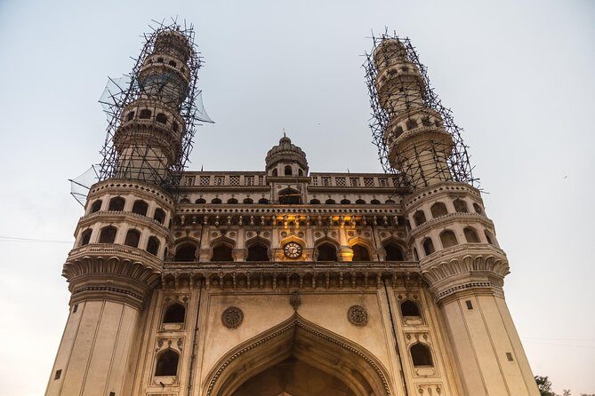 The City of Pearls Walking Tour - Exploring the Chudi Bazaar and Traditional Crafts