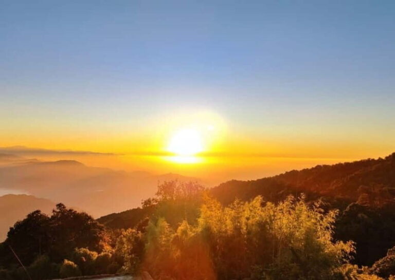 Tiger Hill Sunrise and Hiking Tour from Darjeeling - Making the Most of Your Experience