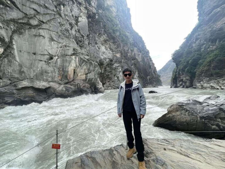 Tiger Leaping Gorge Trekking in the Canyon - An In-Depth Look at the Tiger Leaping Gorge Trekking Tour