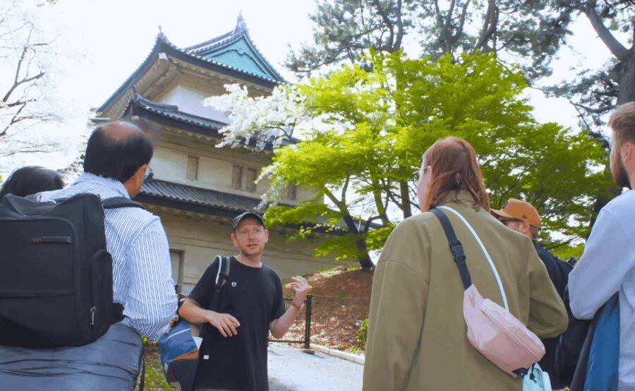 Tokyo: Imperial Palace Japanese History Walking Tour - The Guided Experience: An Inside Look