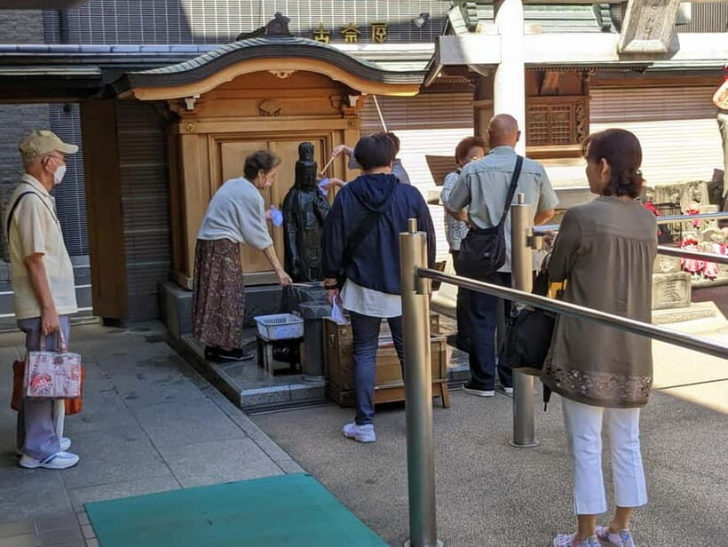 Tokyo: Temples and Rikugien Gardens Guided Walking Tour - Practical Details for Participants