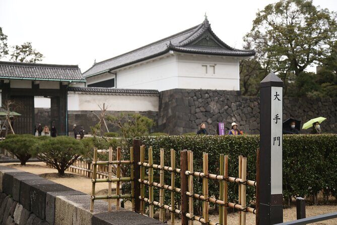 Tokyo's Imperial Palace & Nihonbashi Tour - Nihonbashi: The Commercial Heart of Tokyo