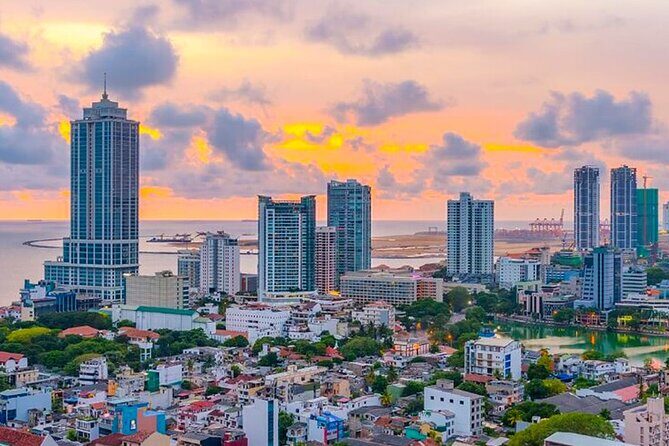 TuK TuK COLOMBO CITY TOUR - Stop 2: Colombo Fort Clock Tower