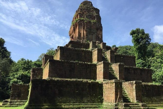Two Day Angkor Temples Tours - Day 1: From Banteay Srei to Neak Pean