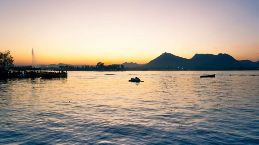 Udaipur: Guided Ghat Tour and Boat Ride - Walk Through the Ghats and Learn the Stories