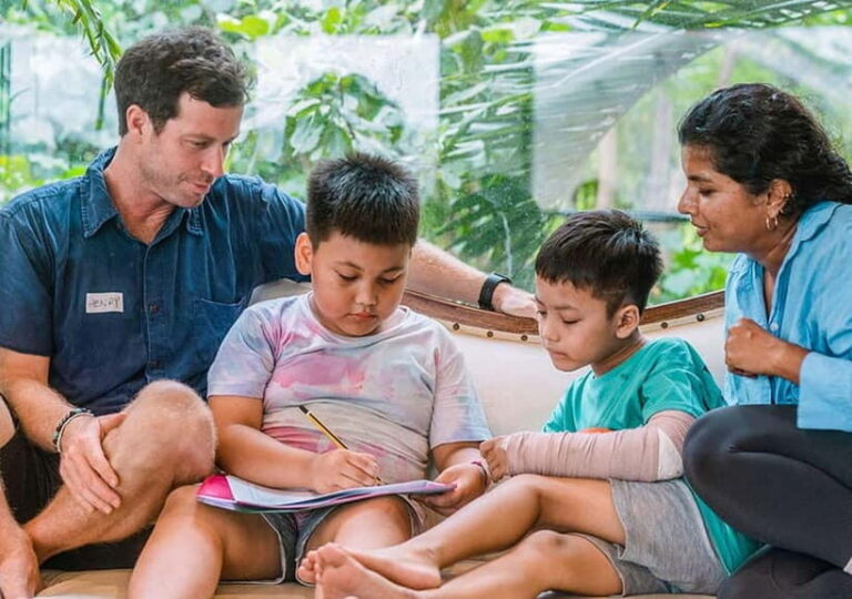 Uluwatu, Bali: Empower Local Kids With English - The Heartwarming Goodbye: Traditional Grateful Gestures