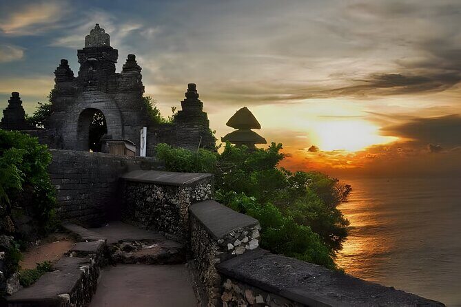 Uluwatu Sunset,Kecak Dance and Diner Seafood In Jimbaran - In-Depth Look at the Itinerary