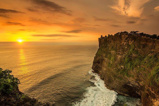 Uluwatu Temple Excursion - FREE WI-FI - Discovering Padang Padang: Surf and Serenity