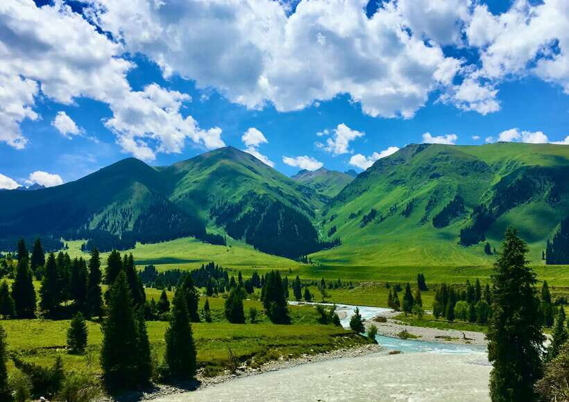 Urumqi: 8-Day Private Tour to Sayram Lake and Yining - What Makes This Tour Special?