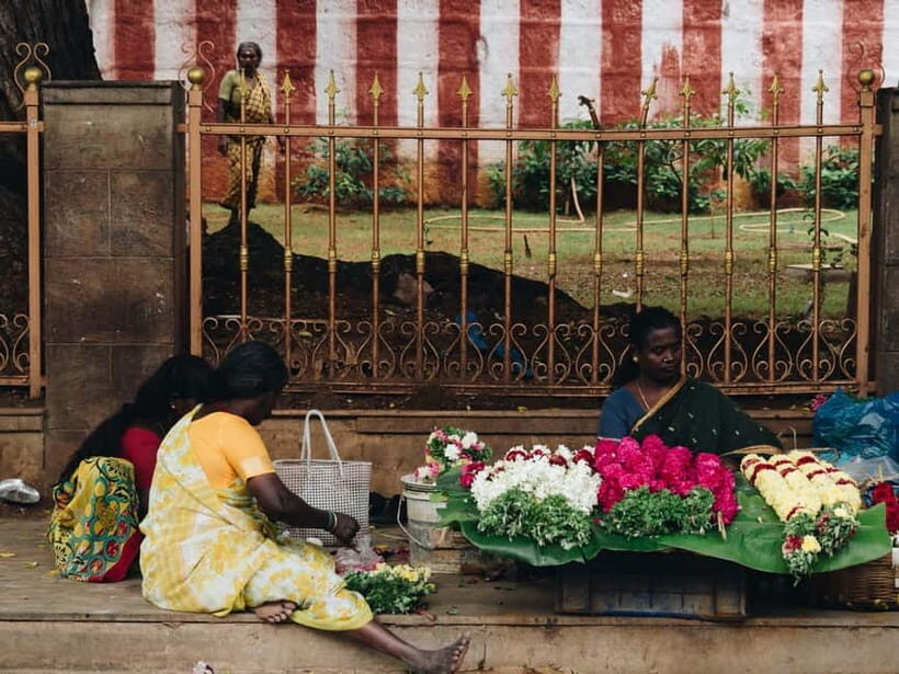 Vannakam Madurai - Explore Madurai like a local - Navigating the Markets